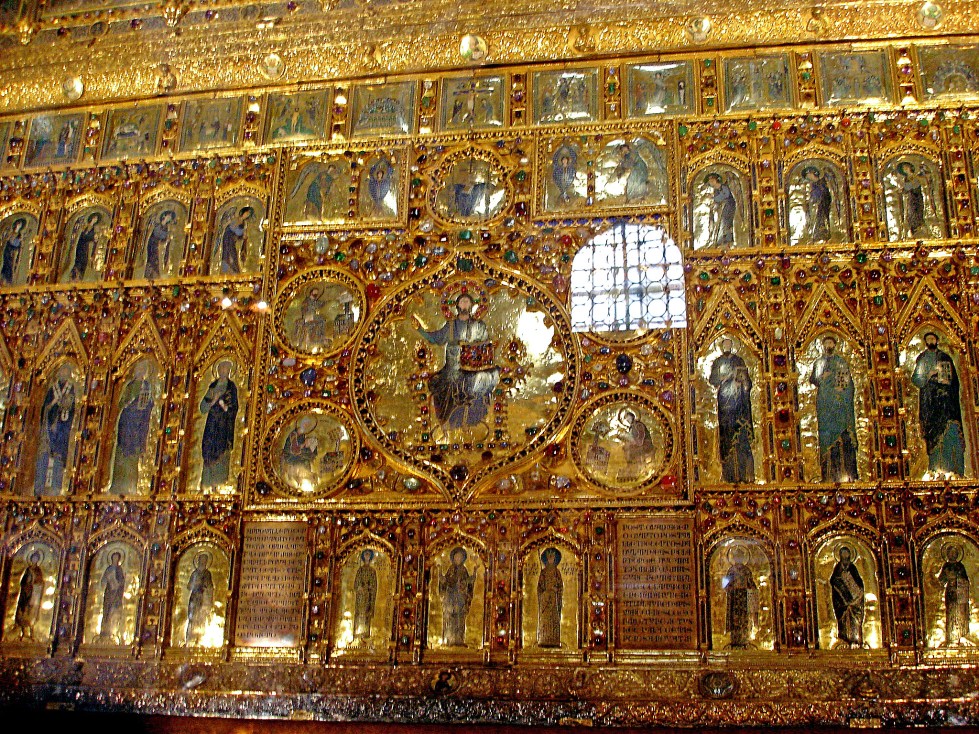 14th century Constantinopolitan sakkos in Vatican — from the Byzantine ...